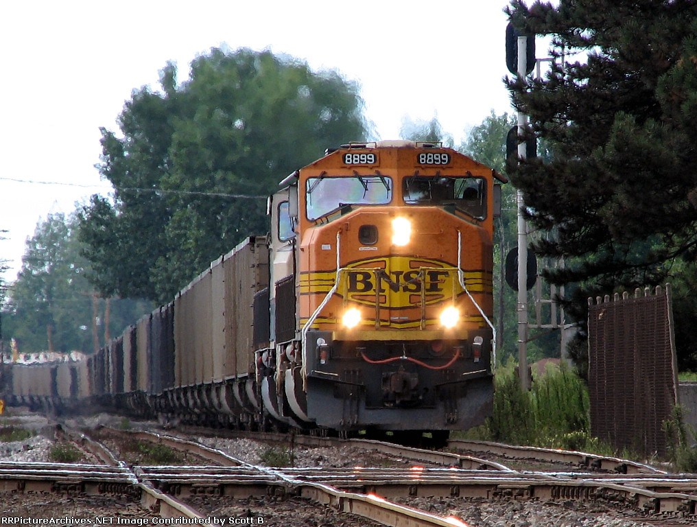 BNSF 8899